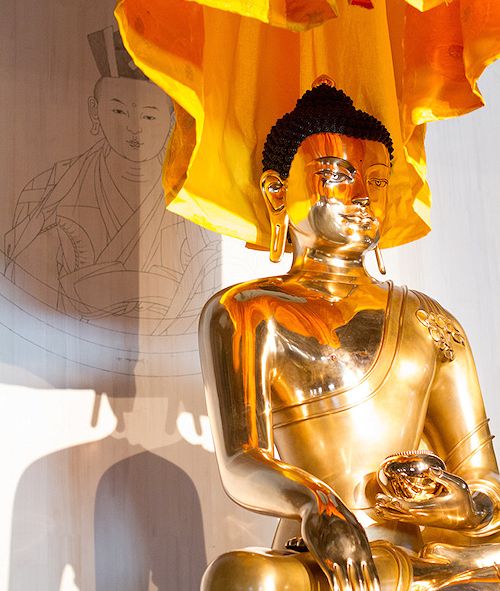Buddha Statue in the Europe Centre – Buddhalaisuus.fi
